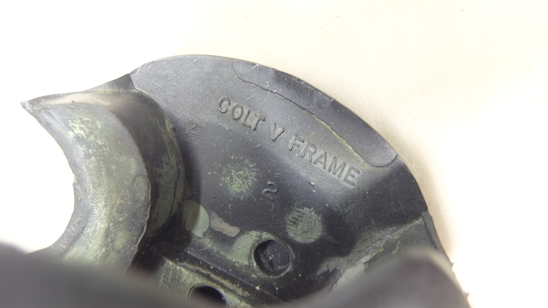 COLT V FRAME GUANCETTE – ArmeriaGB